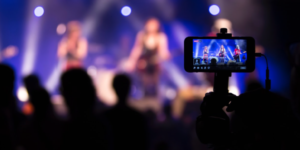 How to Engage and Grow Your Audience by Live Broadcasting to Social ...